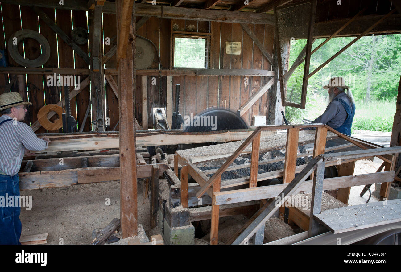 Helping square log big saw hi-res stock photography and images - Alamy