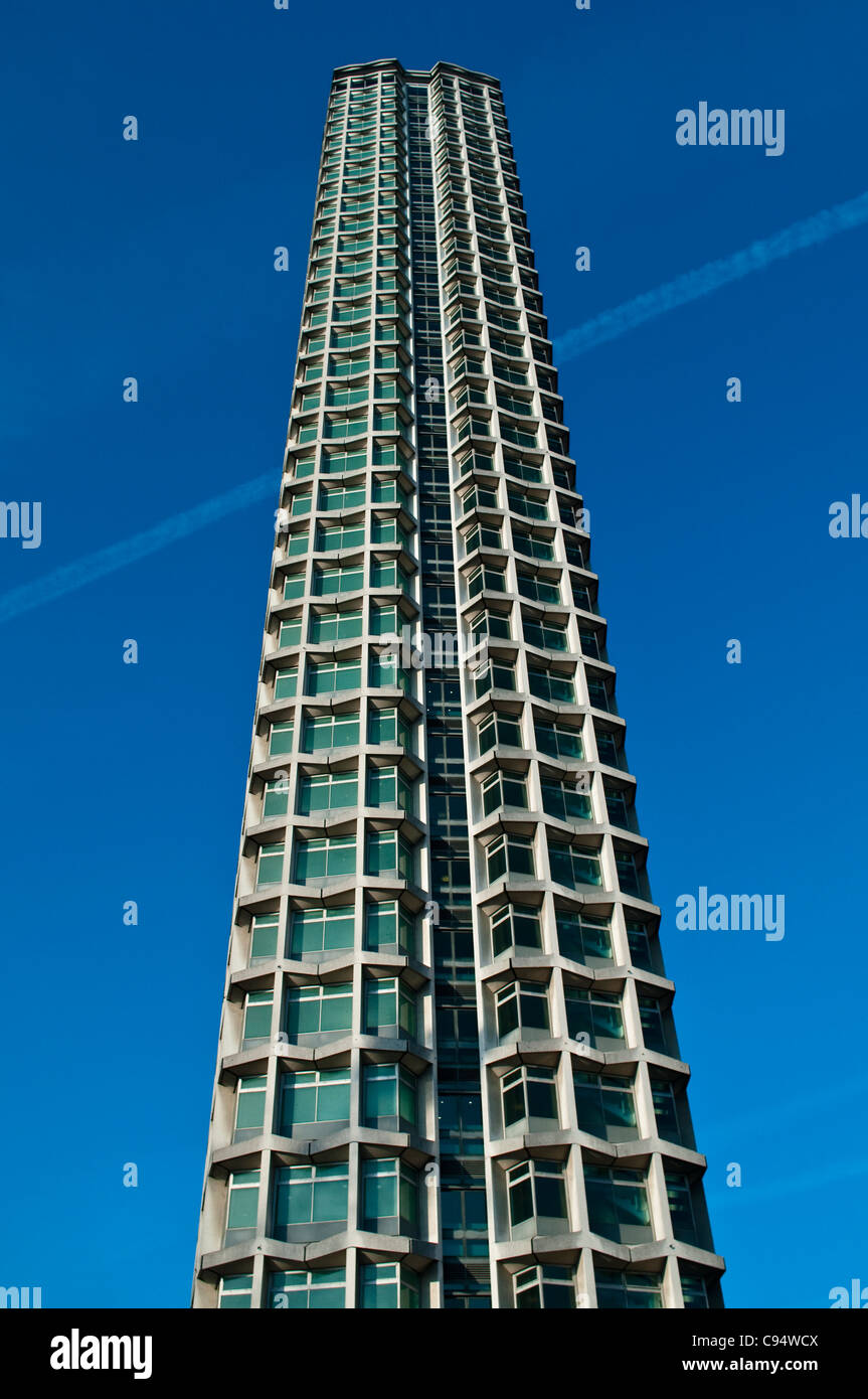Centre point office block hi-res stock photography and images - Alamy