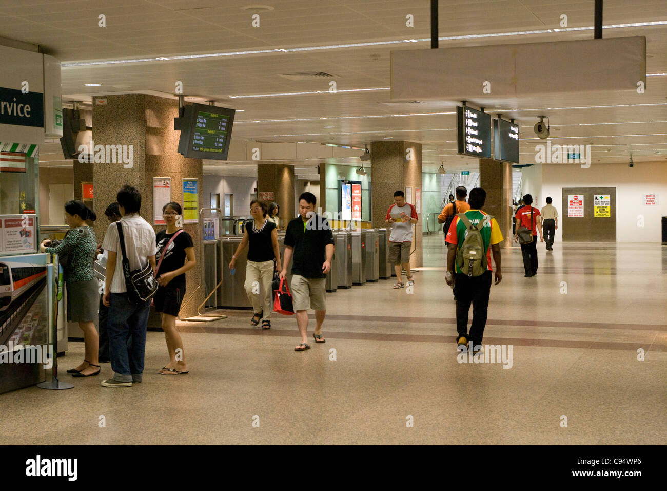 Transport: MRT [Mass Rapid Transit] station concourse Stock Photo - Alamy