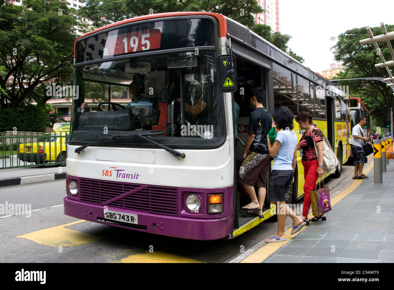 Singapore bus stop hi-res stock photography and images - Alamy
