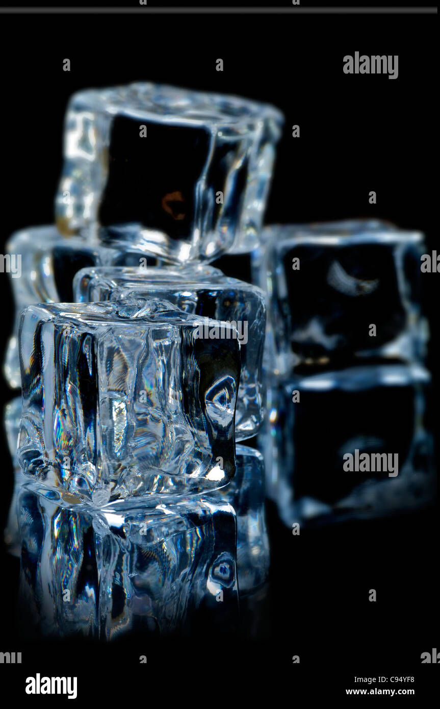 5 ice cube on the black background with reflection Stock Photo - Alamy