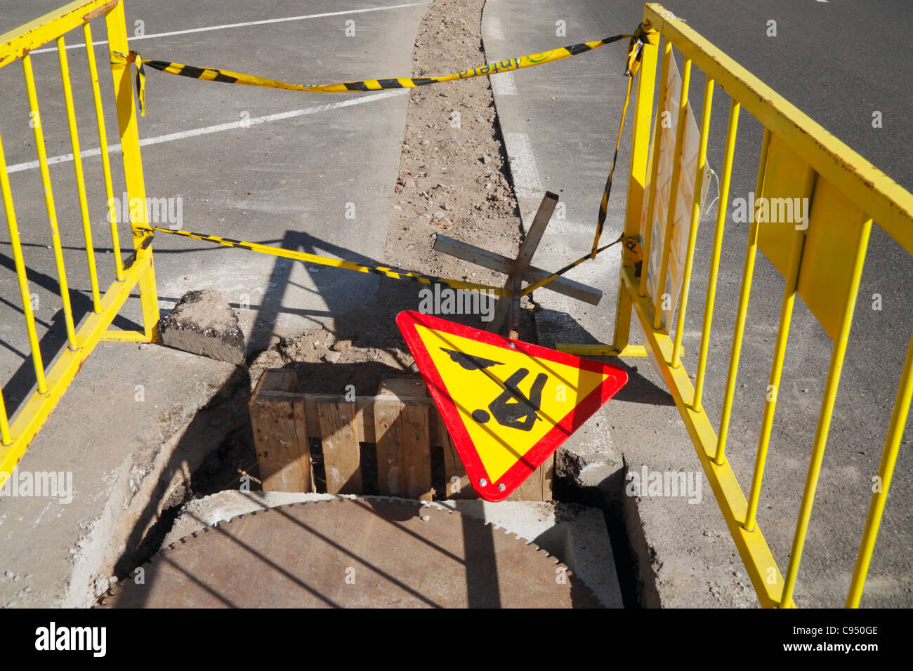 Men at work sign hi-res stock photography and images - Alamy