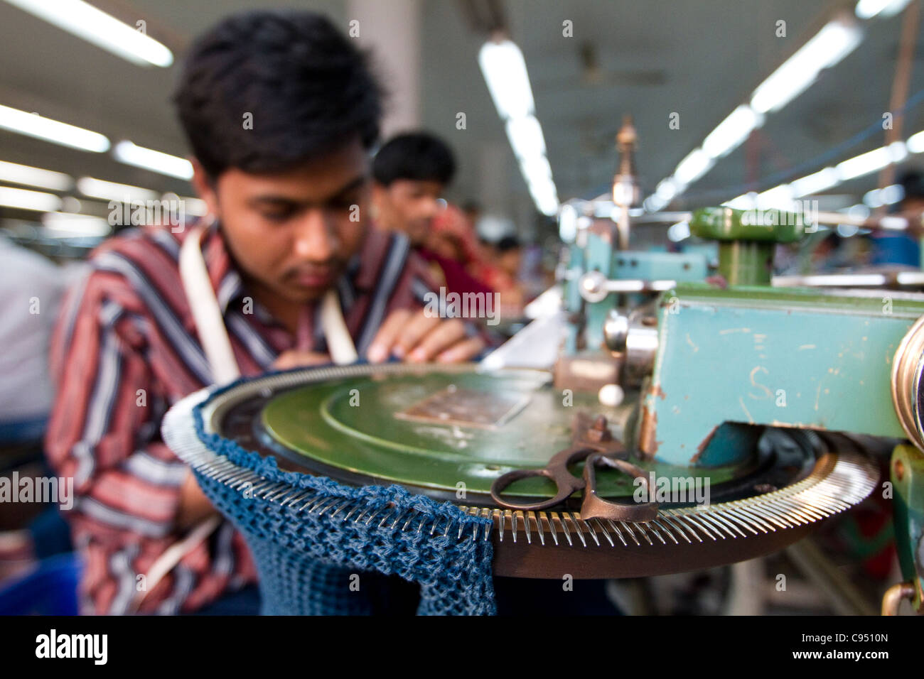 Garments worker in Bangladesh Stock Photo - Alamy