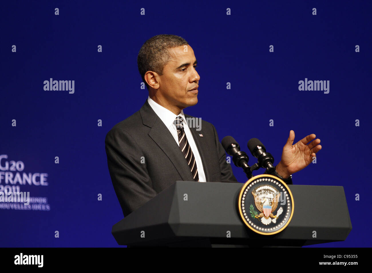 President barack obama gesture hi-res stock photography and images - Alamy