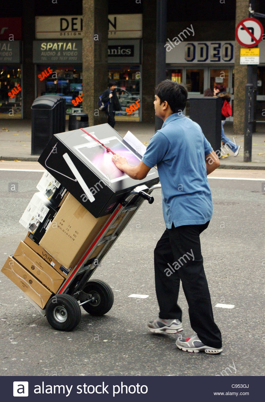 Man Pushing Trolley Uk Stock Photos & Man Pushing Trolley Uk Stock ...