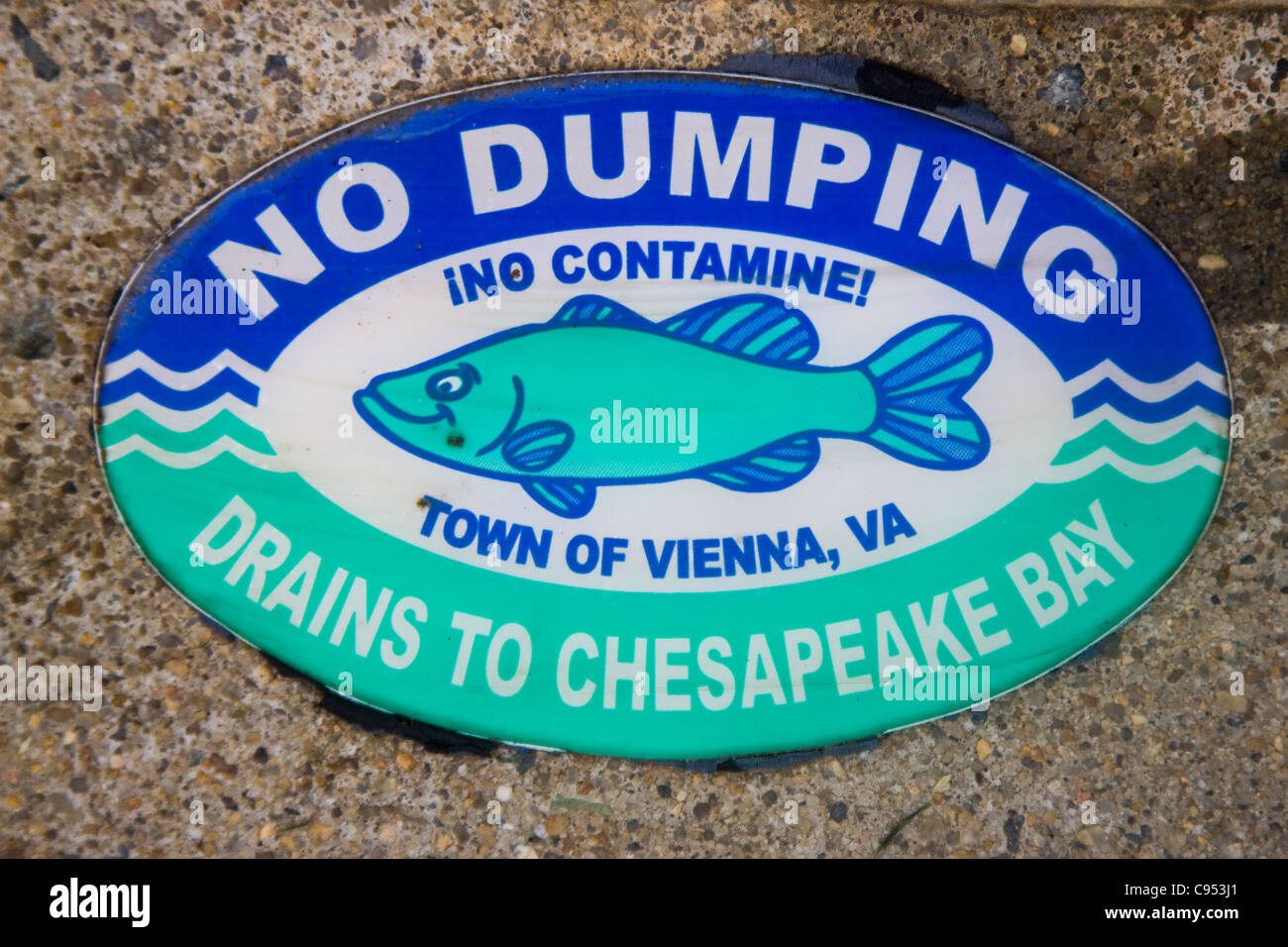 No dumping drain sign hi-res stock photography and images - Alamy