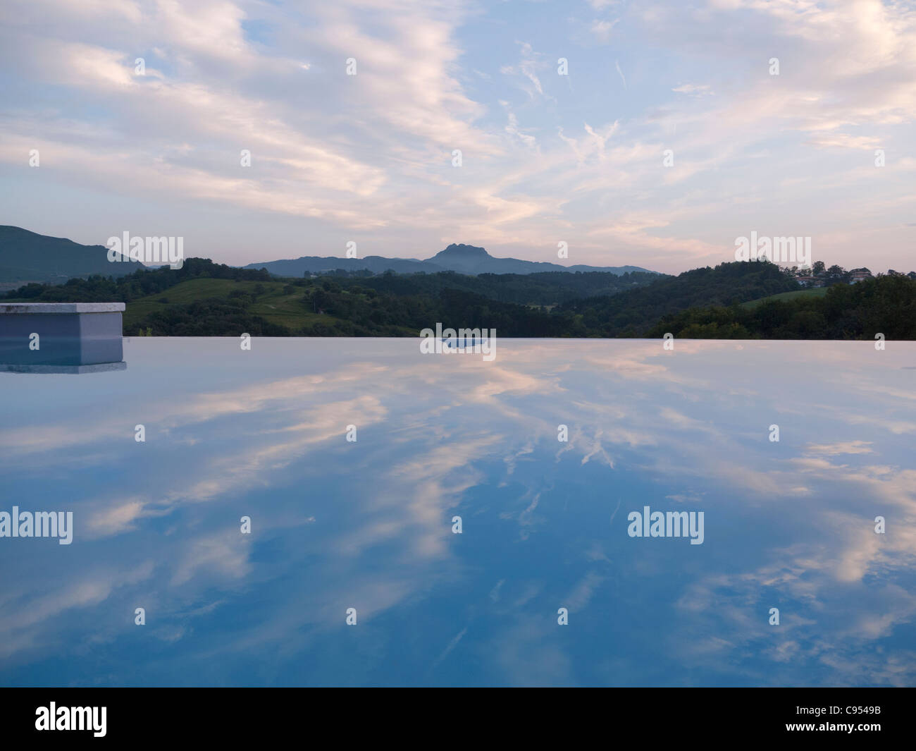 Infinity sky hi-res stock photography and images - Alamy