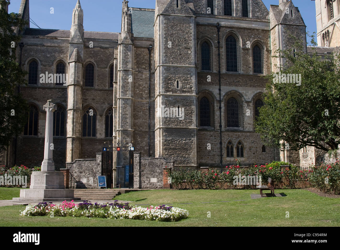 Rochester Cathedral grounds war memorial lawn Stock Photo - Alamy
