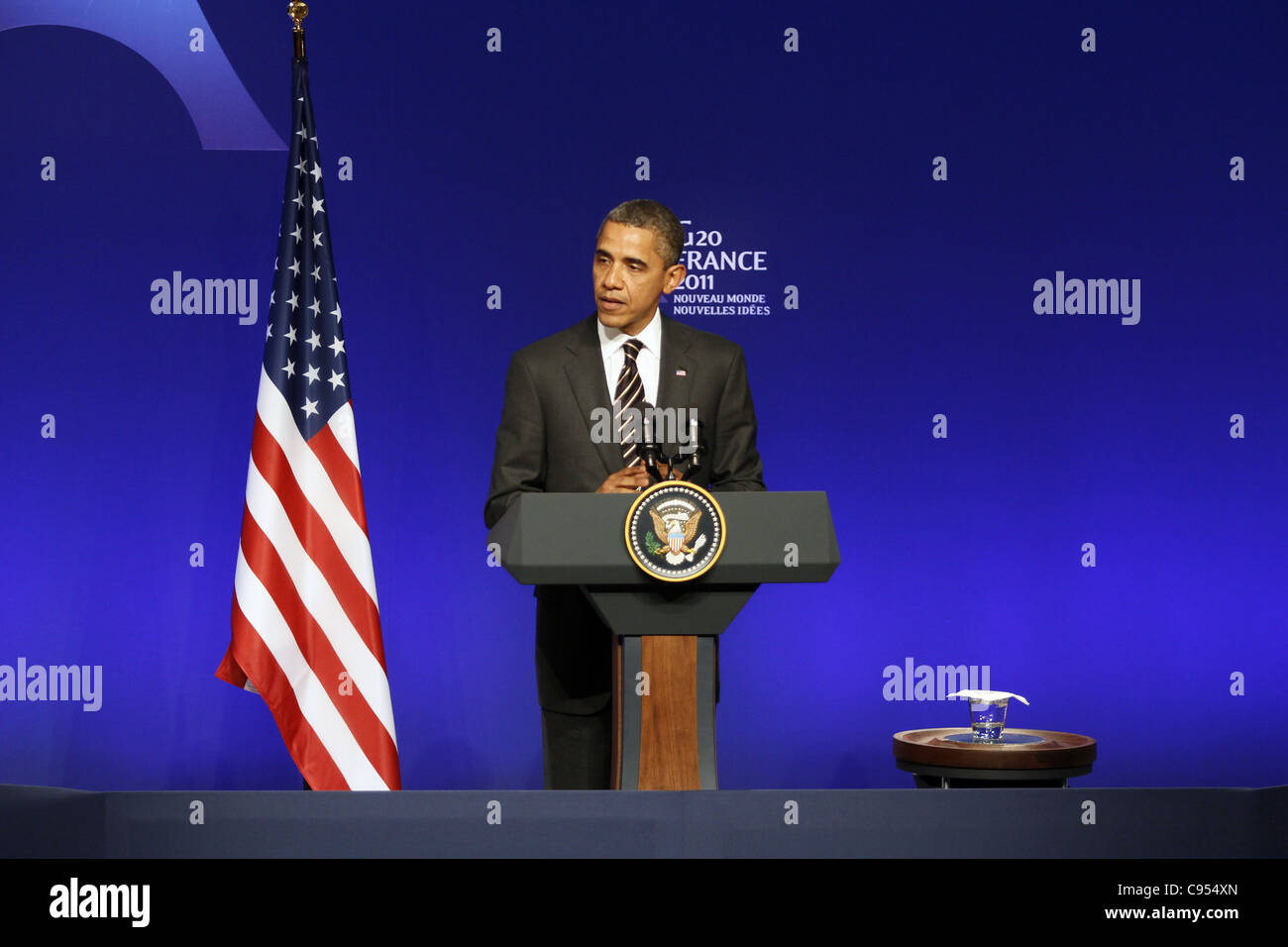 President of the united states podium hi-res stock photography and ...
