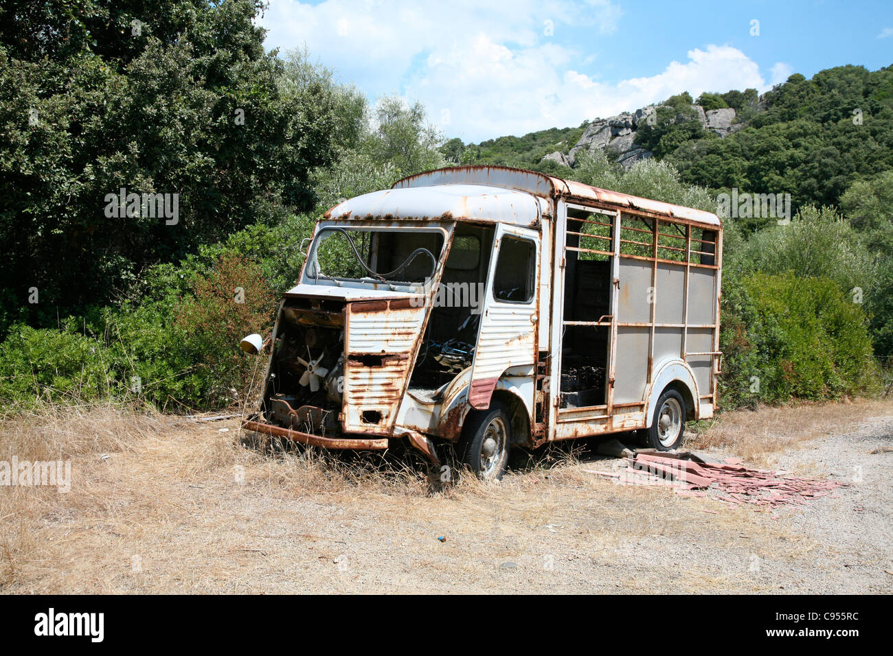 Scrap metal van hi-res stock photography and images - Alamy