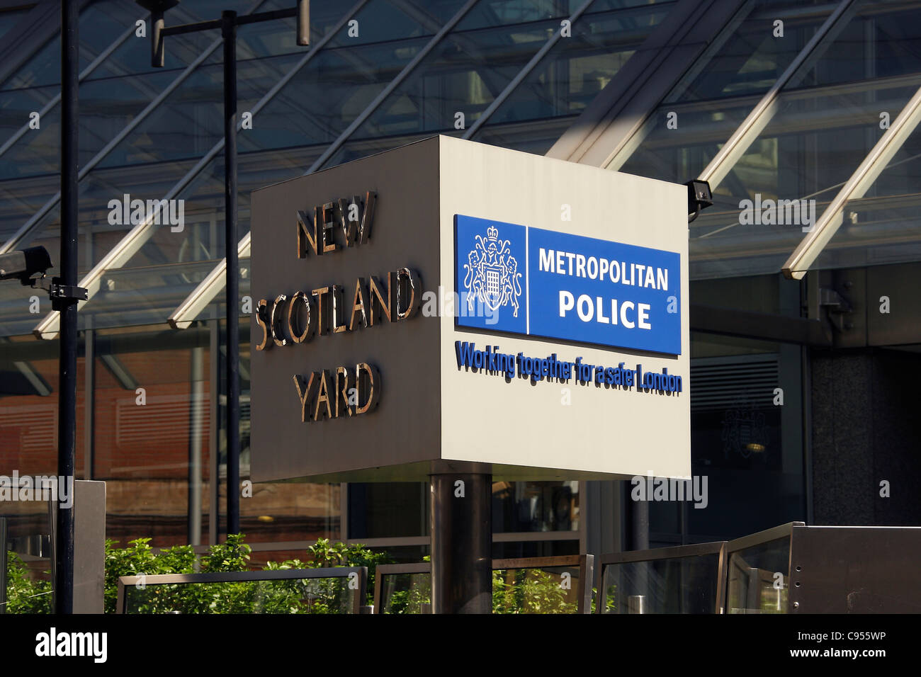 Metropolitan Police Service New Scotland Yard Stock Photo - Alamy