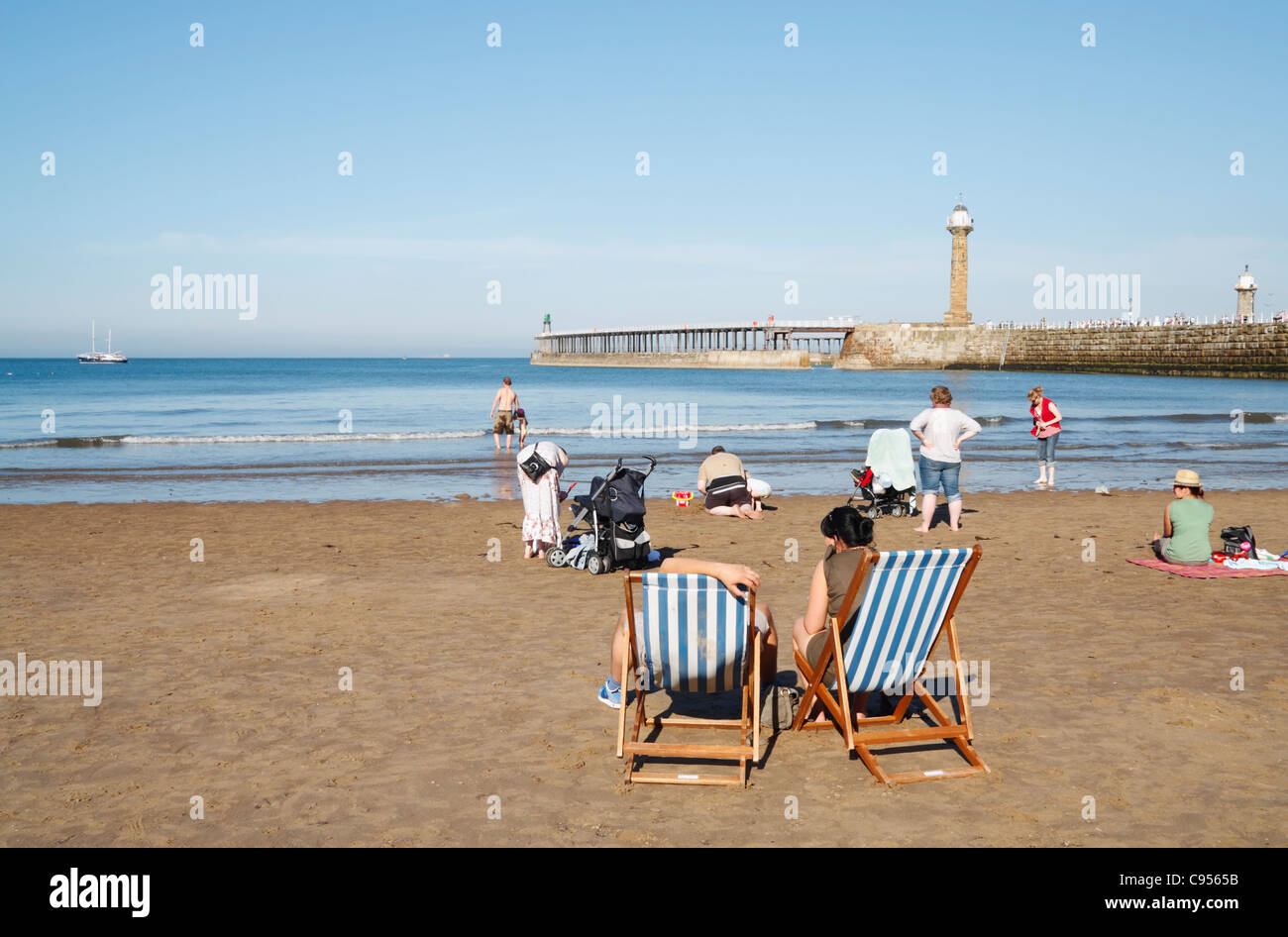 Whitby beach hi-res stock photography and images - Alamy