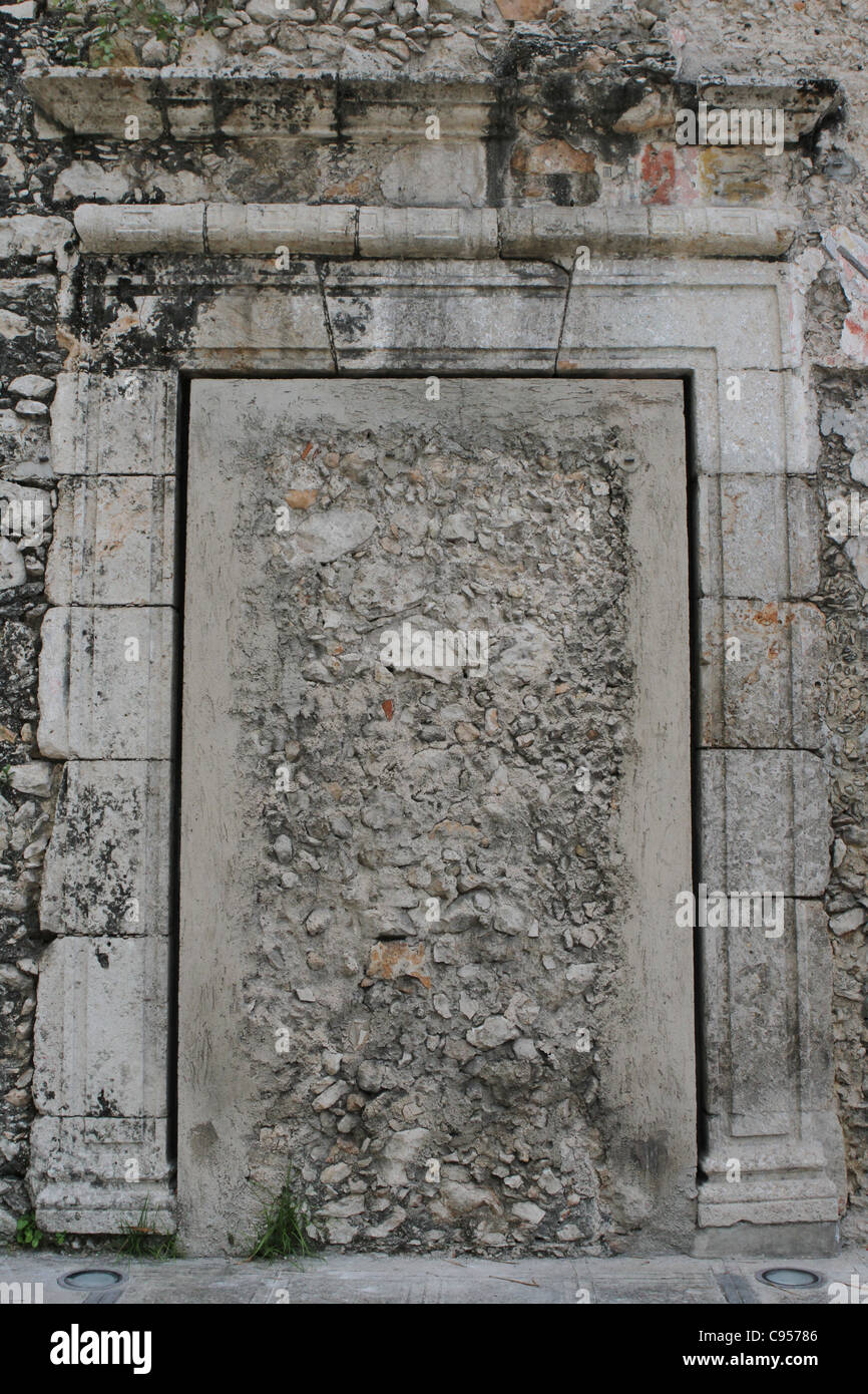 Crumbling church hi-res stock photography and images - Alamy