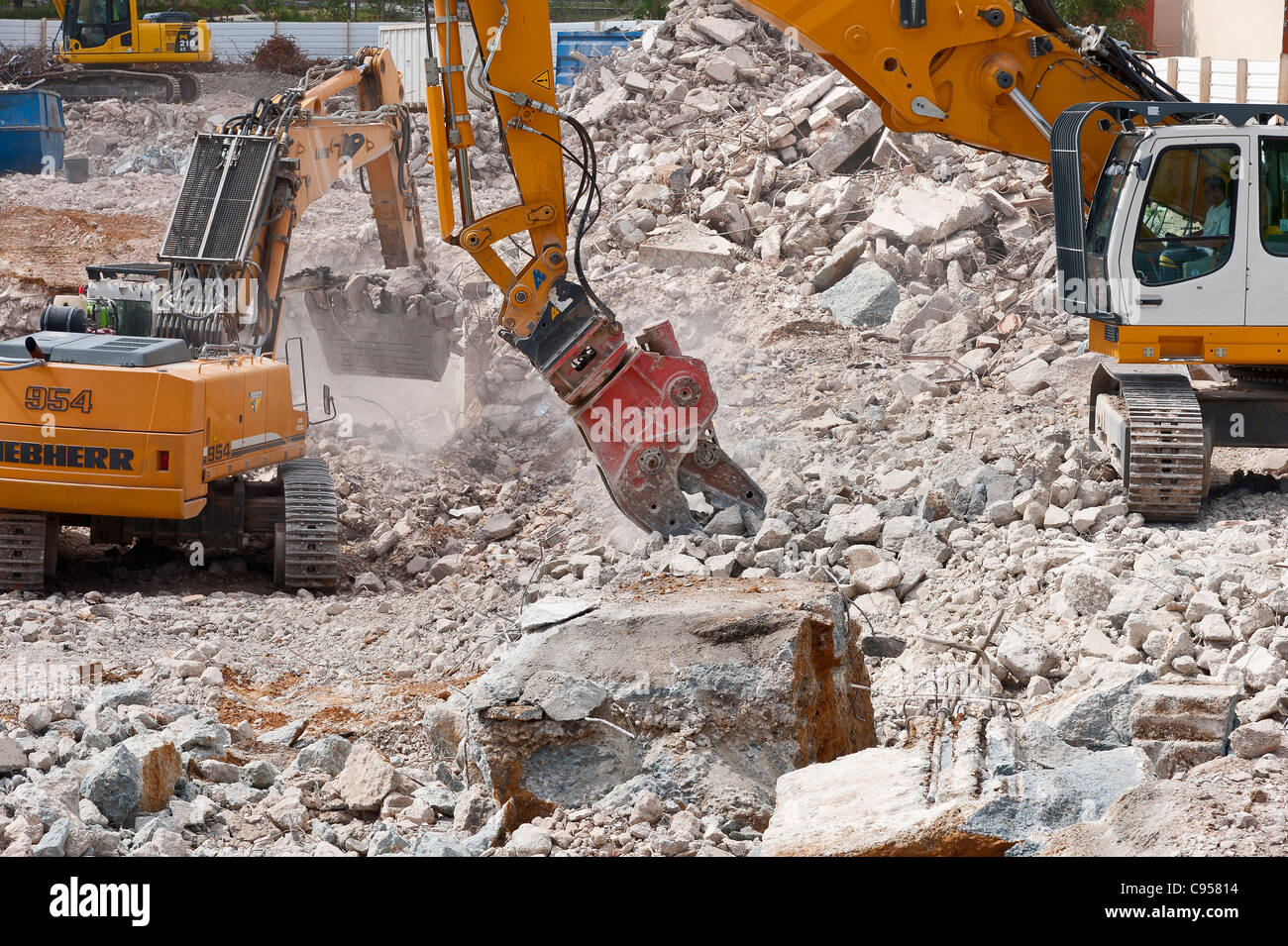 Demolition crawler excavators hi-res stock photography and images - Alamy