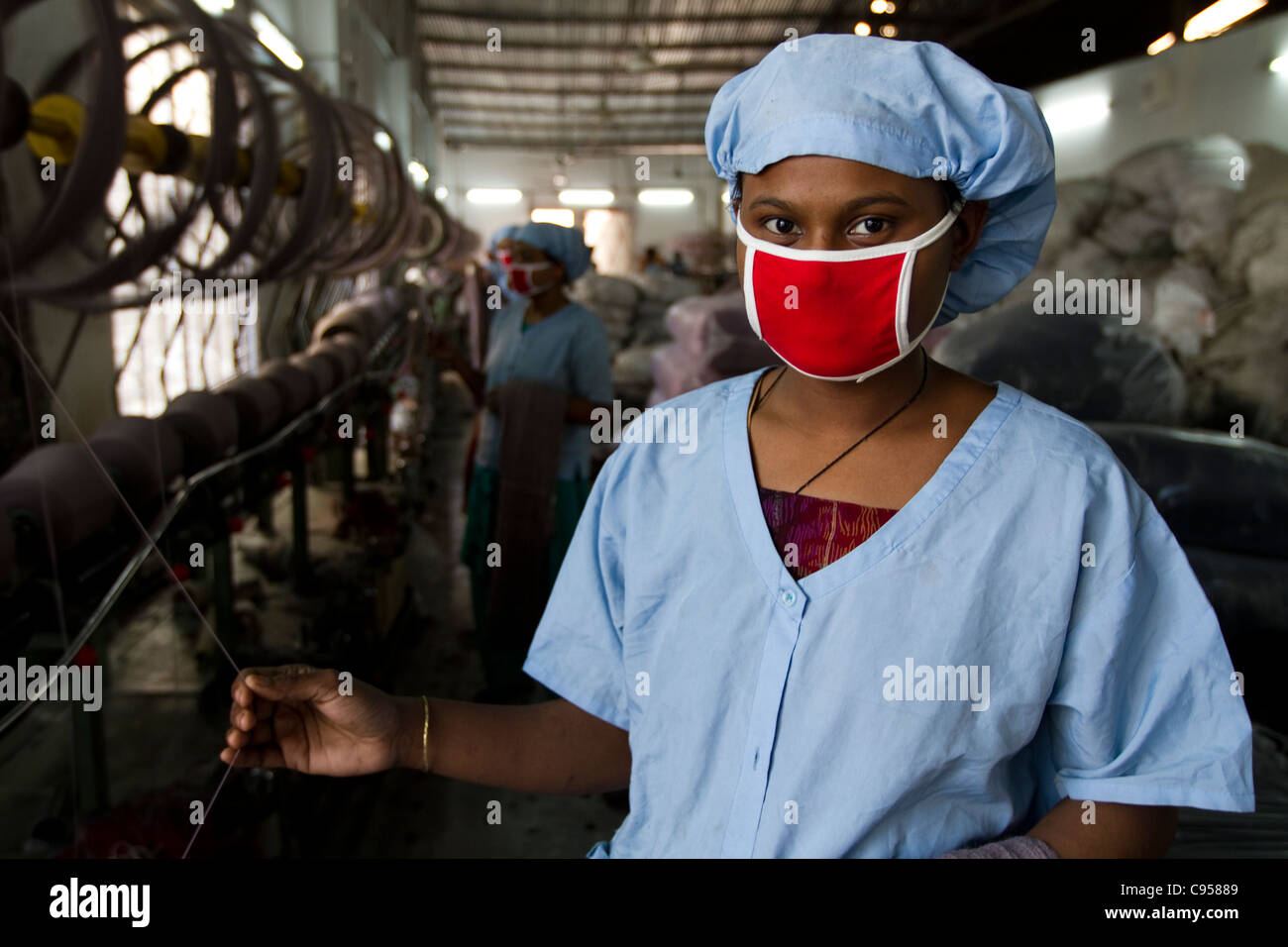 Garments worker in Bangladesh Stock Photo - Alamy