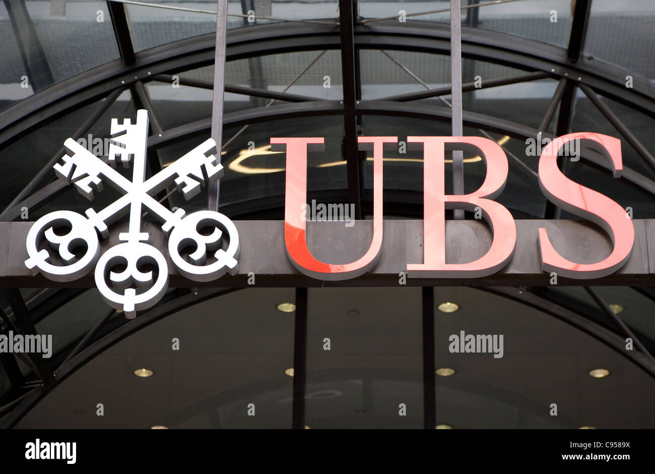 Ubs bank london hi-res stock photography and images - Alamy