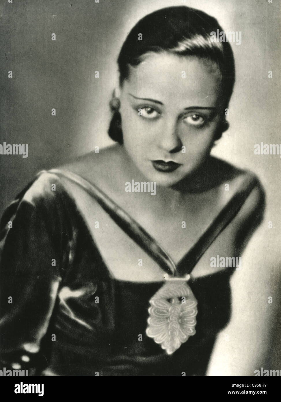 LUCIENNE BOYER (1903-1983) French singer Stock Photo - Alamy