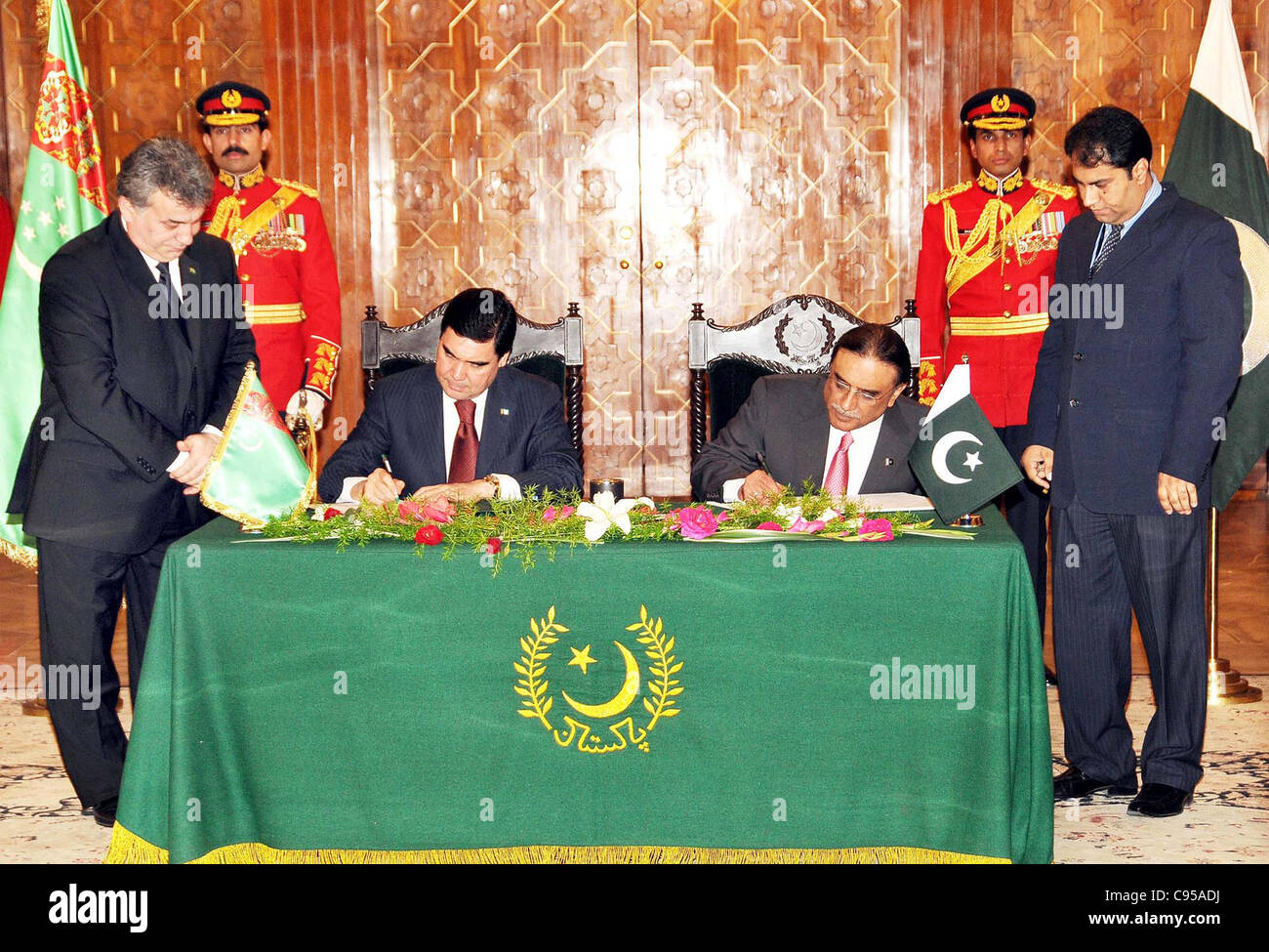 President, Asif Ali Zardari and Turkmenistan President, Gurbanguly ...