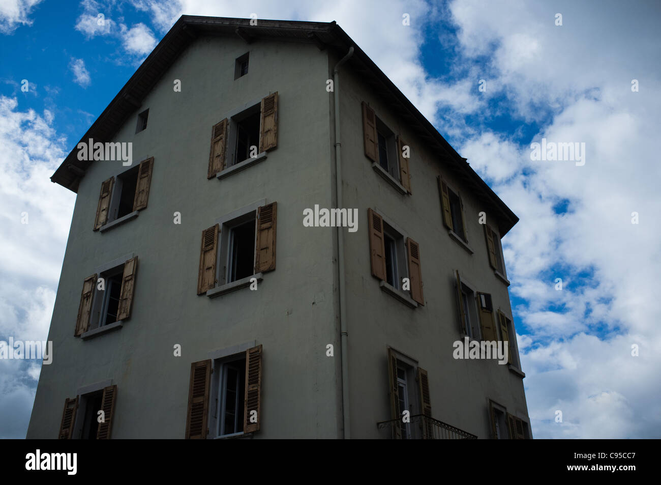3 three story building hi-res stock photography and images - Alamy