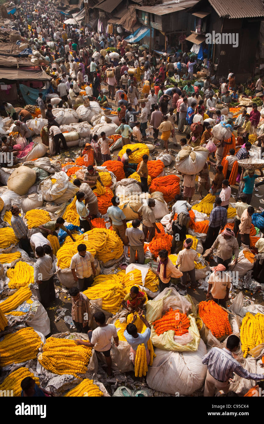 Mallick ghat flower market hi-res stock photography and images - Alamy
