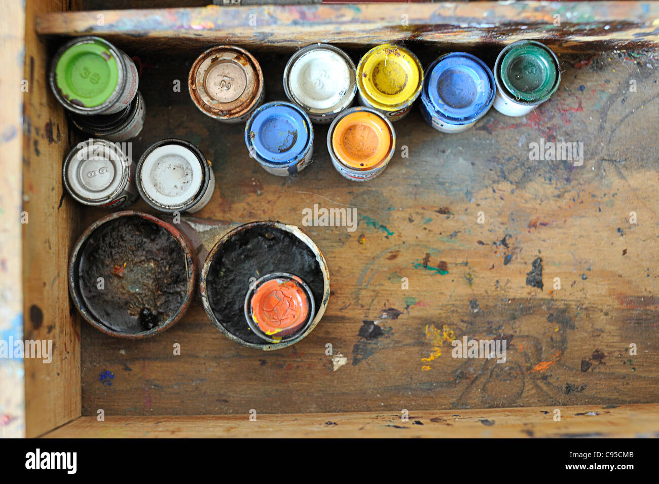 Splattered artist paints hi-res stock photography and images - Alamy