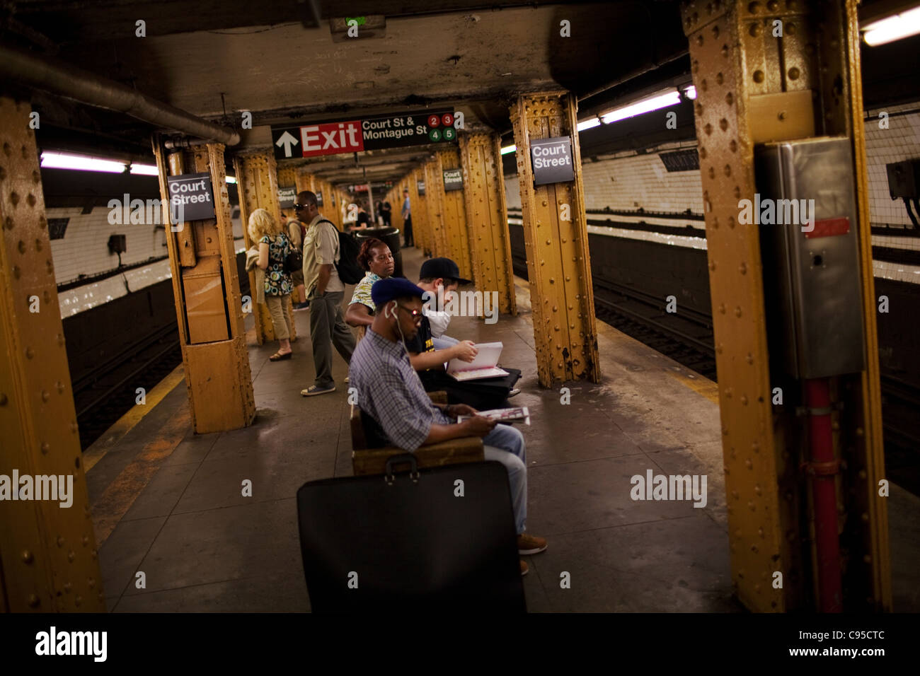 Waiting bench in subway metro hi-res stock photography and images - Alamy