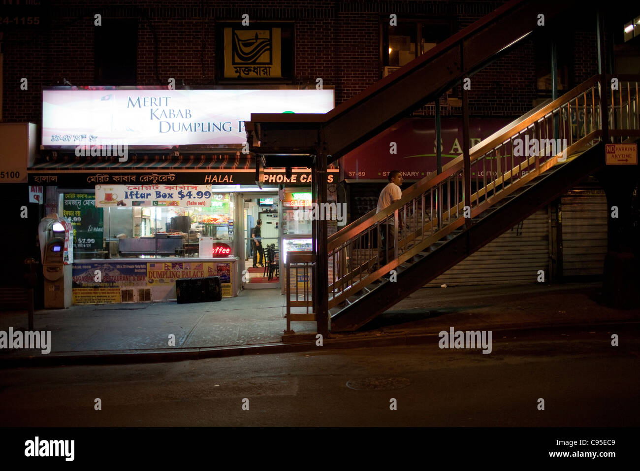 Jackson heights subway hi-res stock photography and images - Alamy