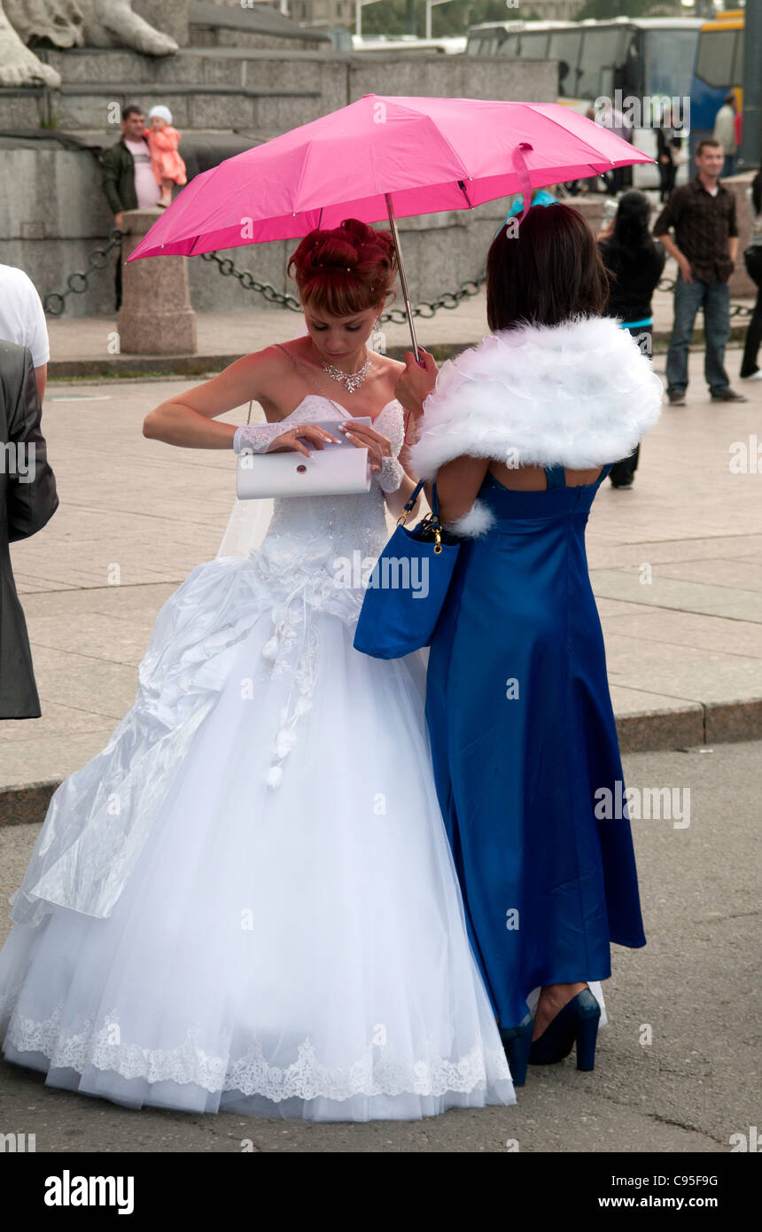 A Russian bride in St. Petersburg Stock Photo - Alamy