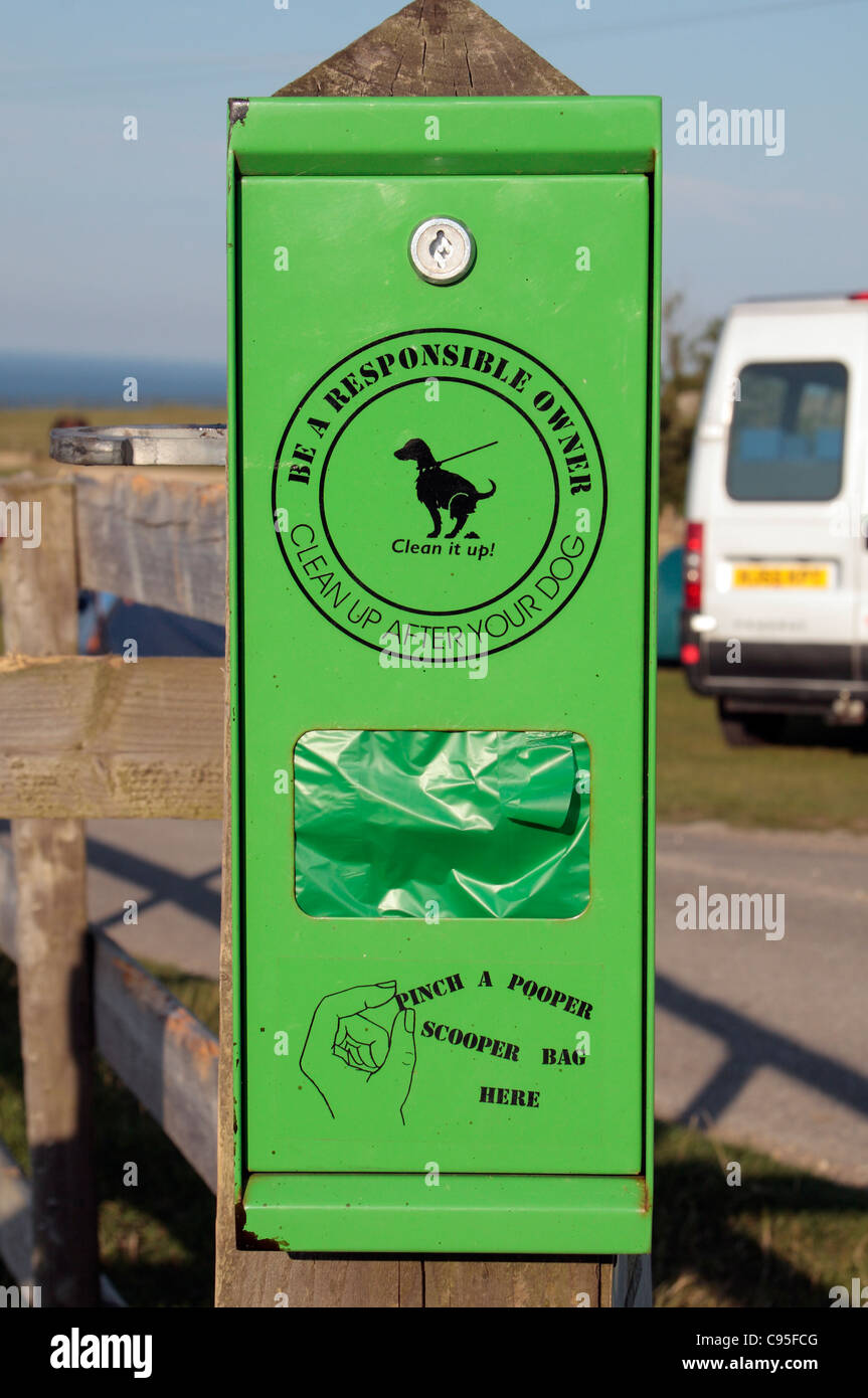 Pick up your dog poo sign hi-res stock photography and images - Alamy
