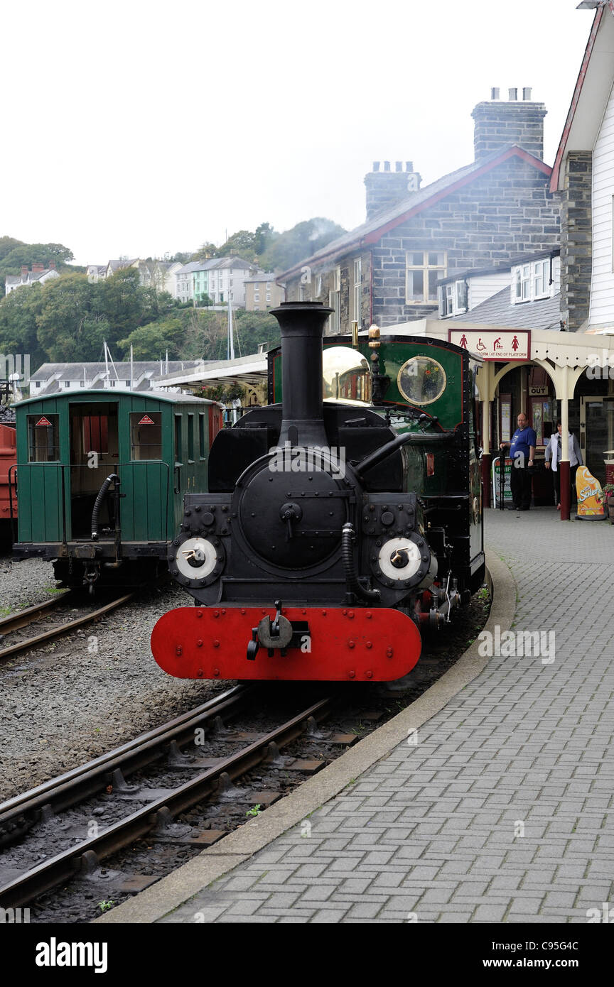 Linda steam locomotive on the Ffestiniog railway porthmadog gwynedd ...
