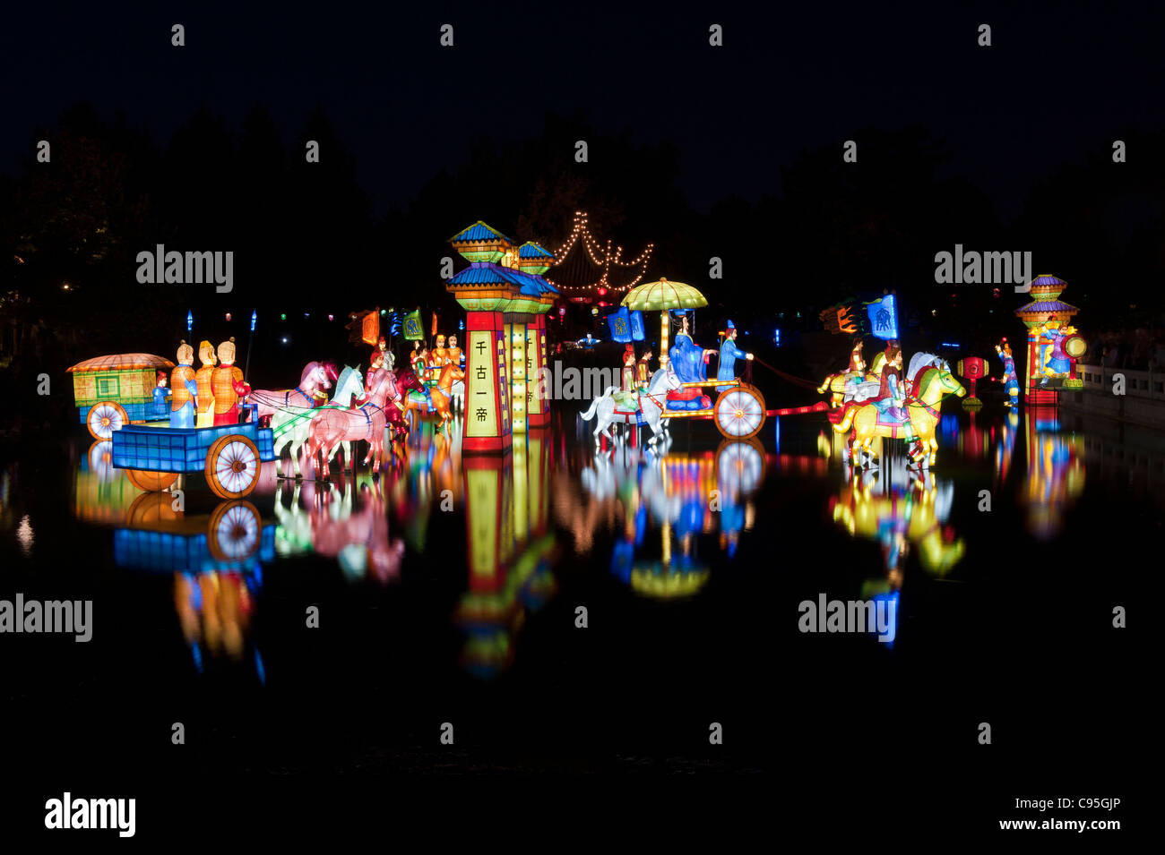 "The magic of lanterns" magnificent exhibition at the Chinese garden of ...