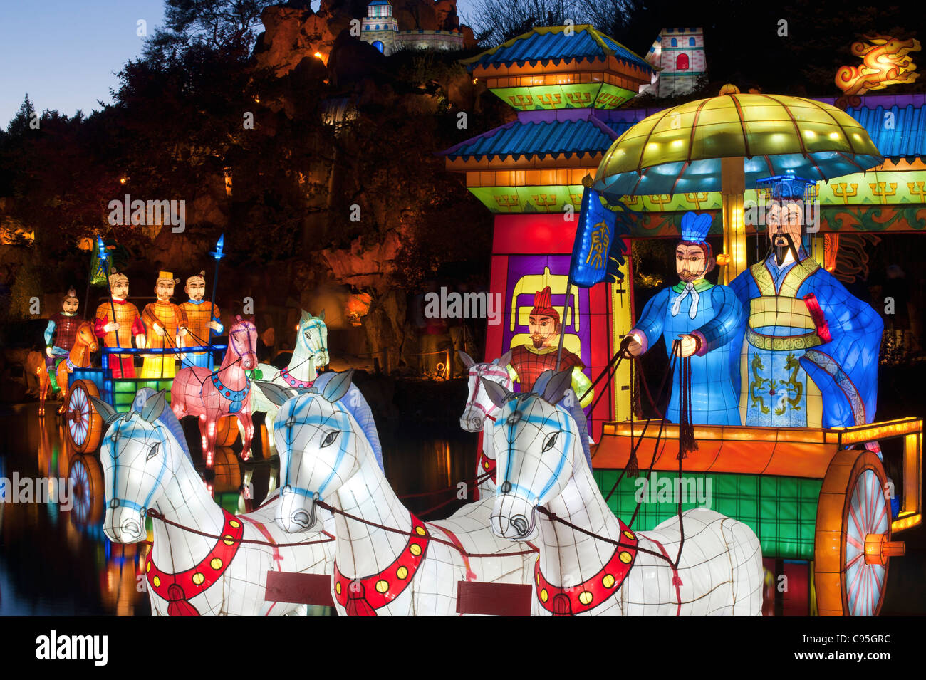"The magic of lanterns" magnificent exhibition at the Chinese garden of ...