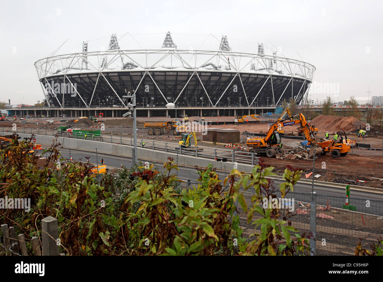 Olympic park stadium construction 2012 Stock Photo - Alamy