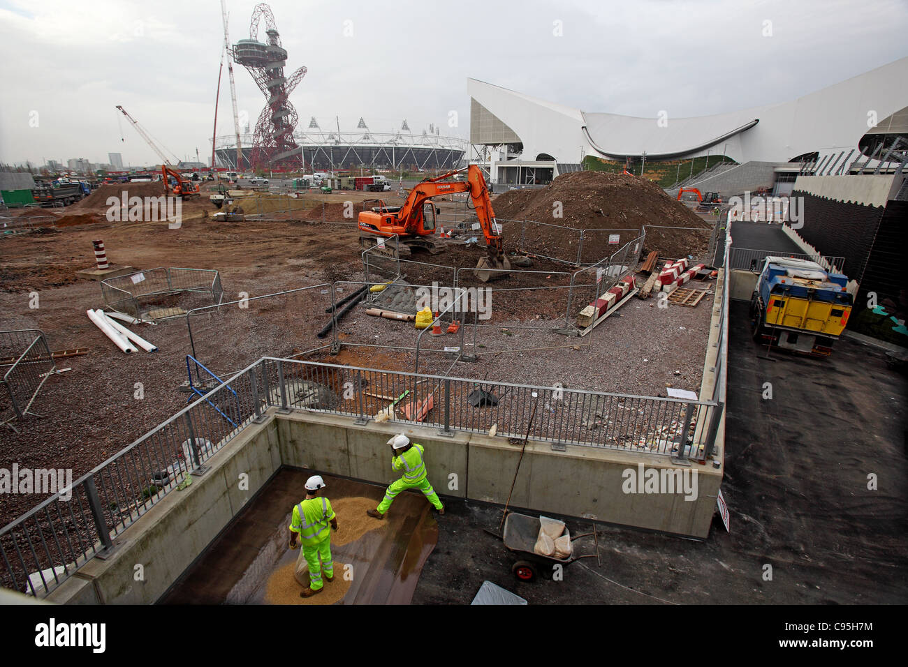 Olympic park stadium construction 2012 Stock Photo - Alamy
