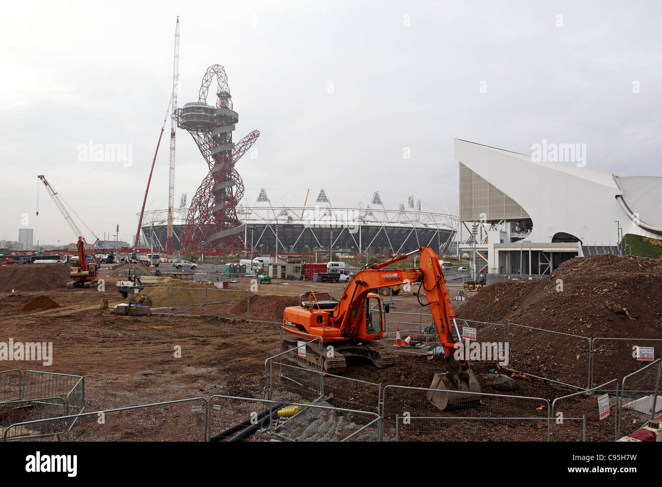Olympic park stadium construction 2012 Stock Photo - Alamy