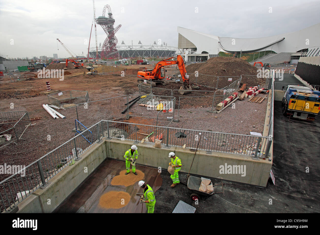 Olympic park stadium construction 2012 Stock Photo - Alamy
