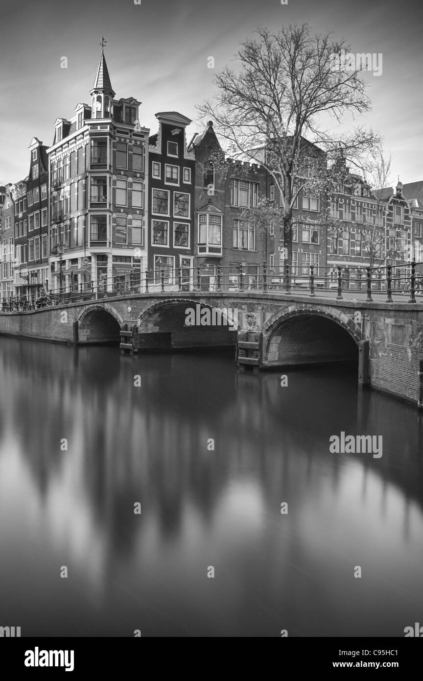 Amsterdam bridge black and white hi-res stock photography and images ...