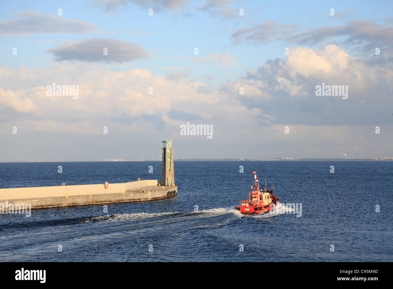 Ship on clear sea surface - breakwater Stock Photo - Alamy