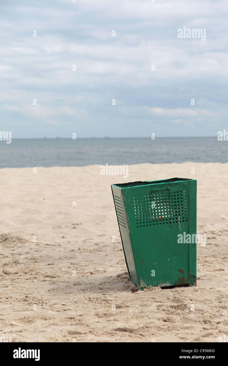 environment green bin garbage at beach Stock Photo - Alamy