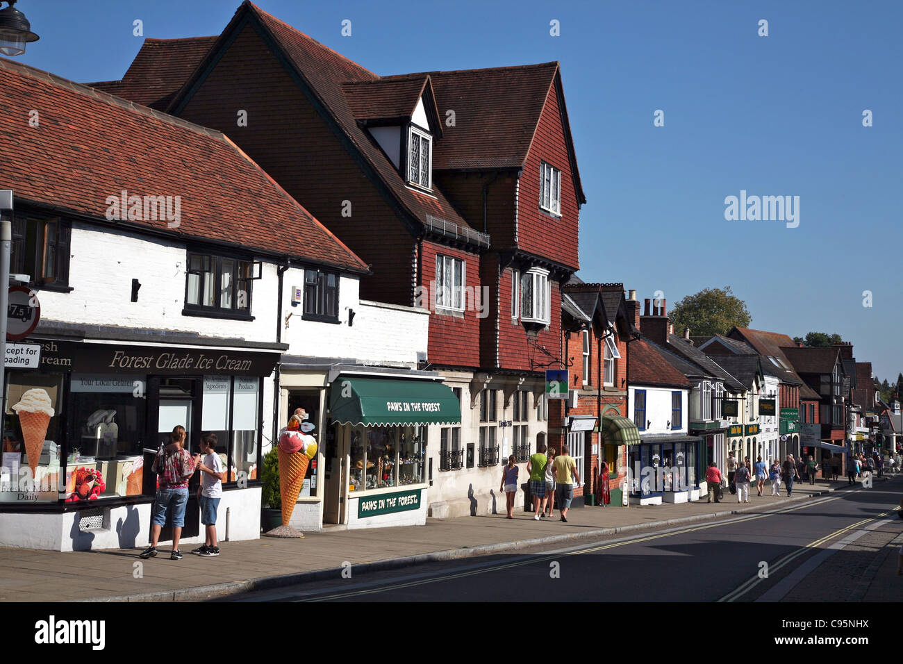Lyndhurst high street new forest hi-res stock photography and images ...