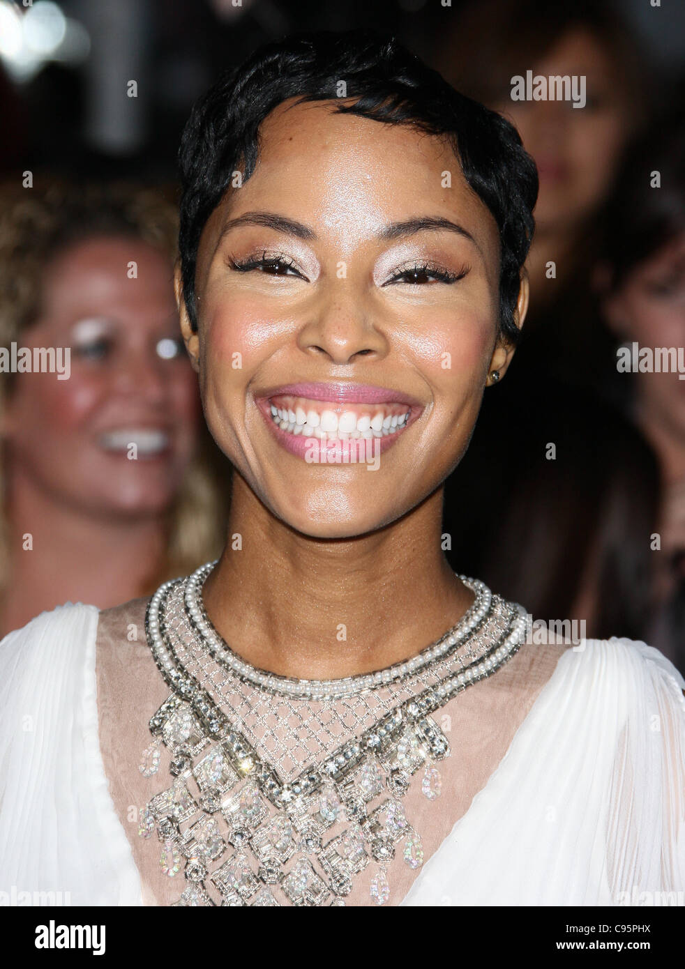 TRACEY HEGGINS THE TWILIGHT SAGA: BREAKING DAWN - PART 1. WORLD ...