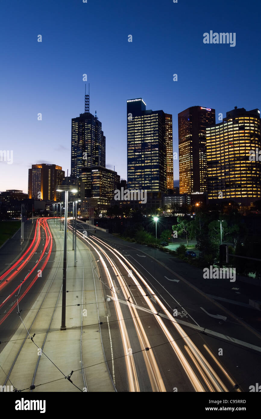 View along Batman Avenue towards the skyline of central Melbourne ...