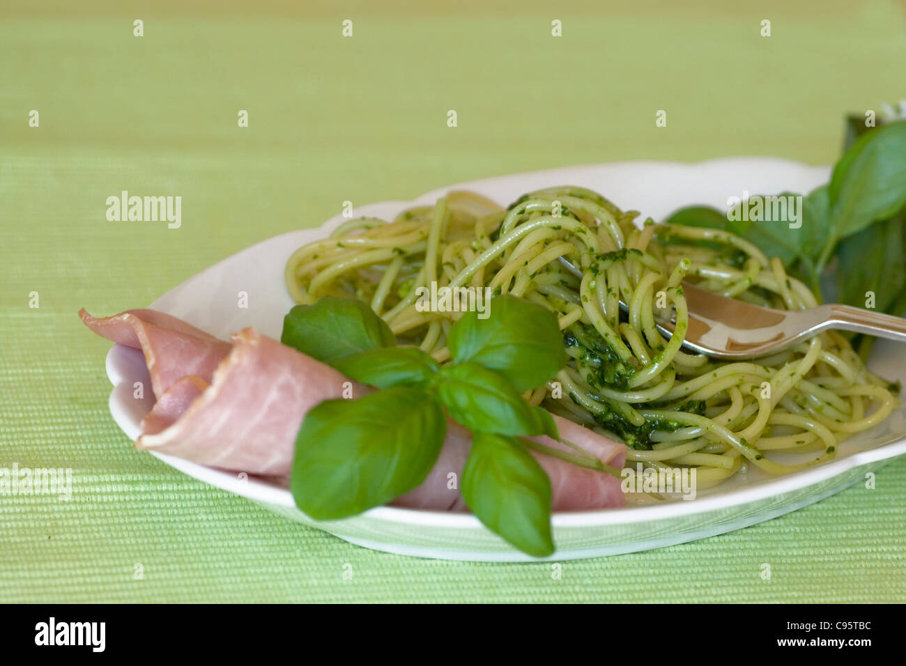 Ham spaghetti hi-res stock photography and images - Alamy