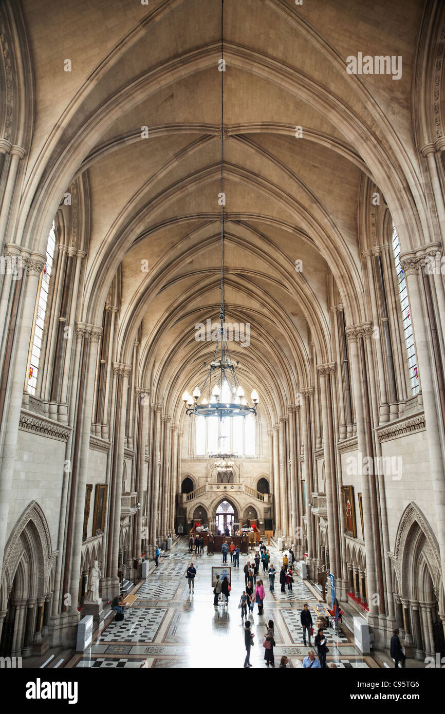 Royal courts of justice london interior hi-res stock photography and ...
