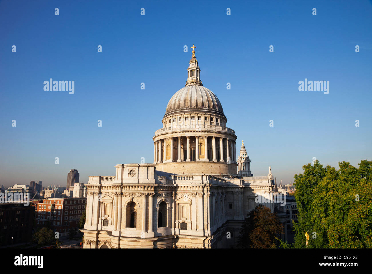 St pauls cathedral dome hi-res stock photography and images - Alamy