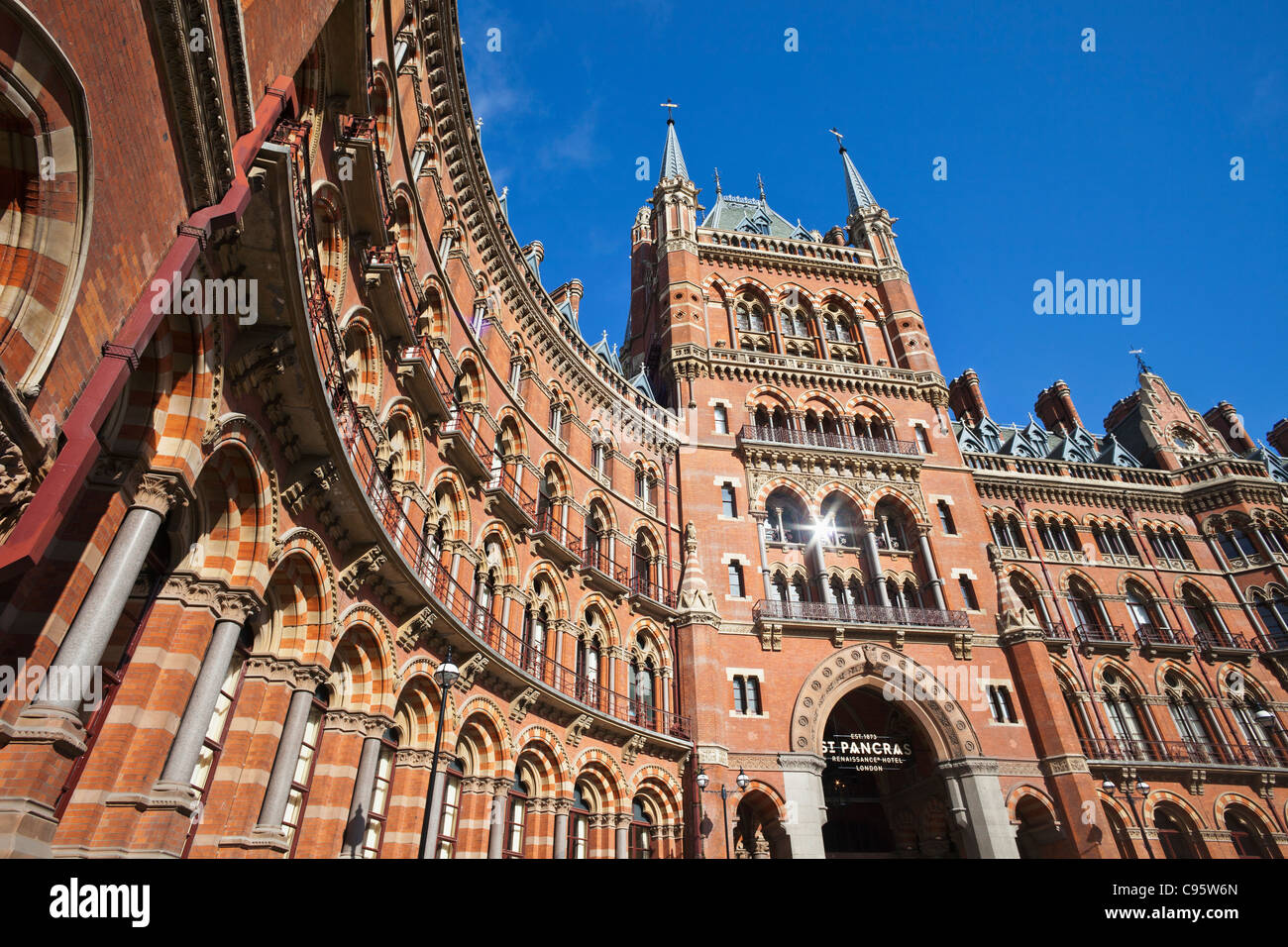 St pancras renaissance hotel hi-res stock photography and images - Alamy