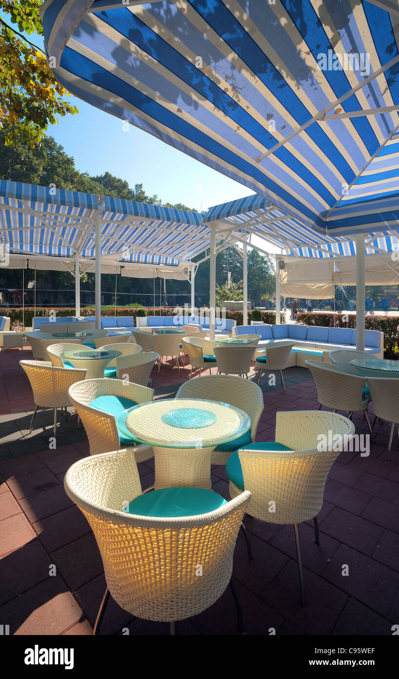 Outdoor of a hotel garden, simple modern design in white color Stock ...