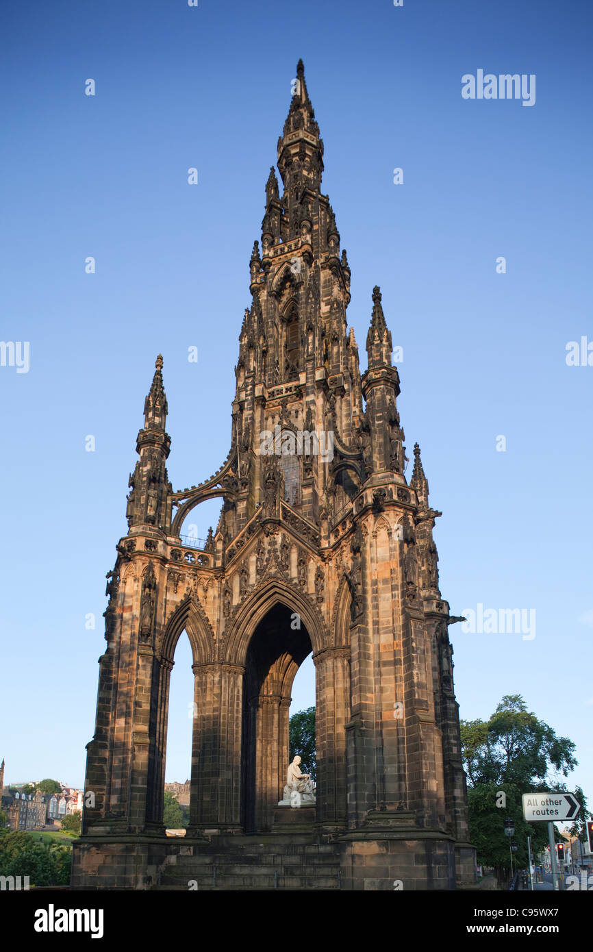 Scott edinburgh monument hi-res stock photography and images - Alamy