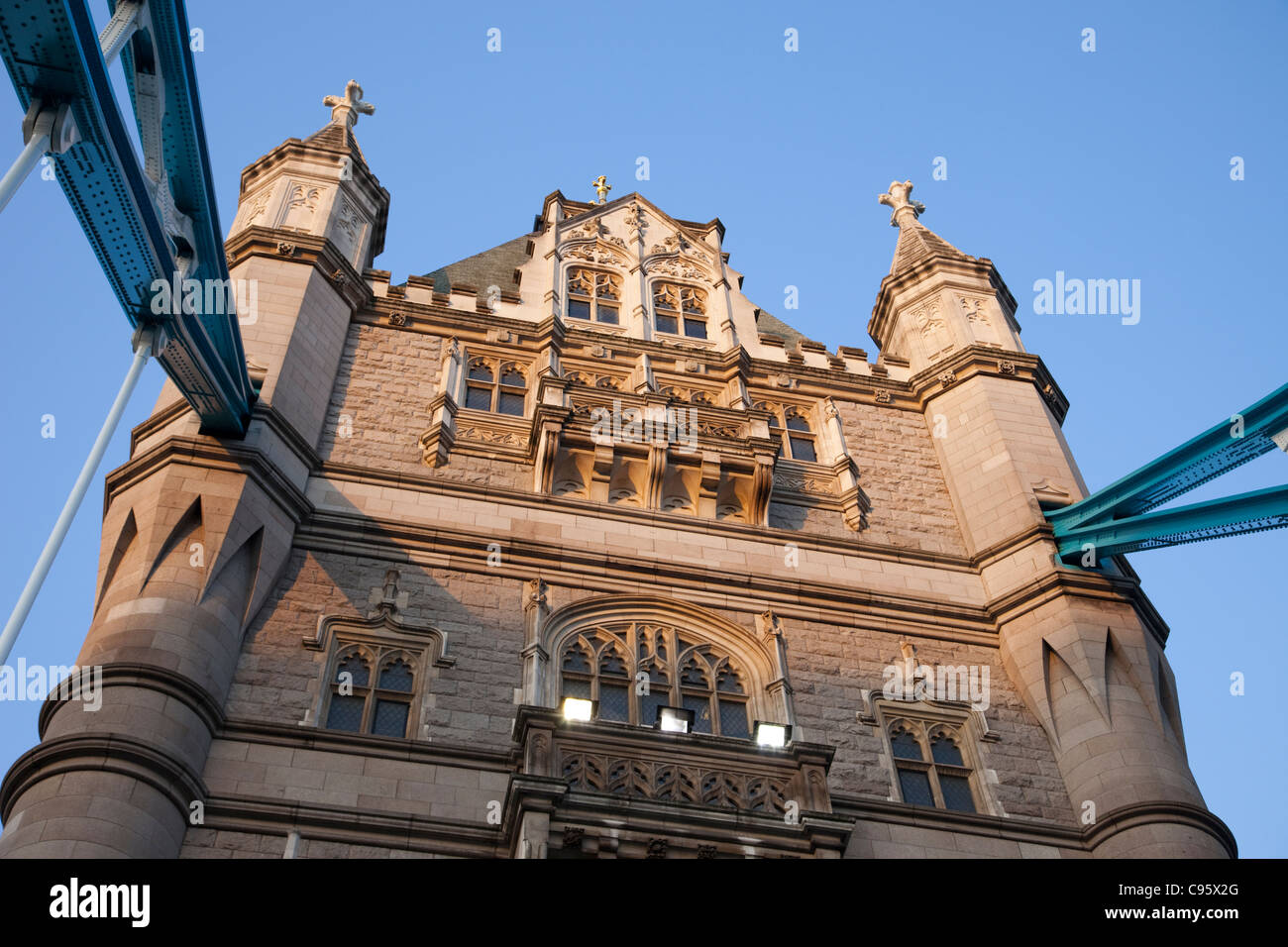 Famous london tower bridge hi-res stock photography and images - Alamy