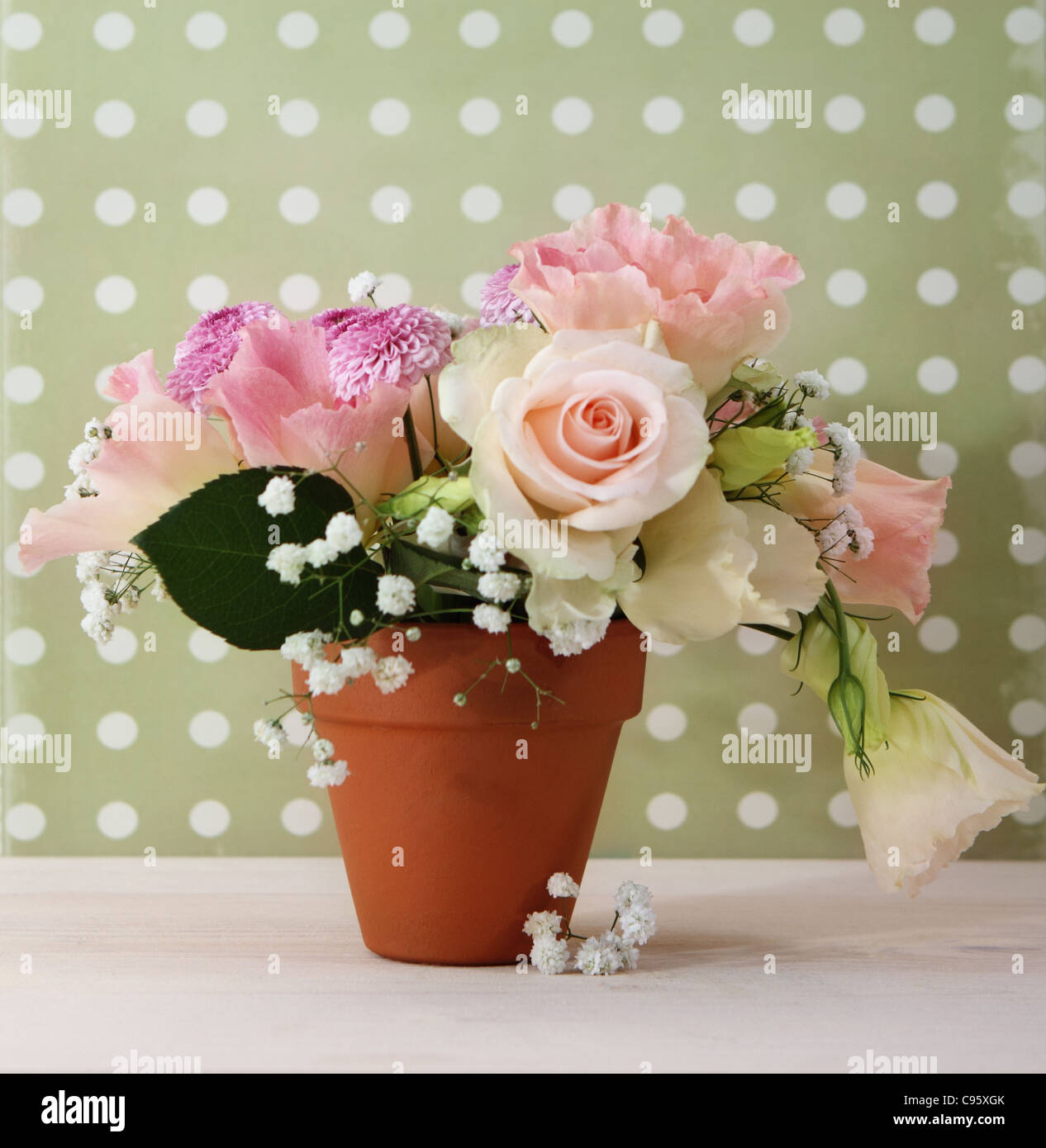 Bouquet of white and pink roses in the pot Stock Photo - Alamy